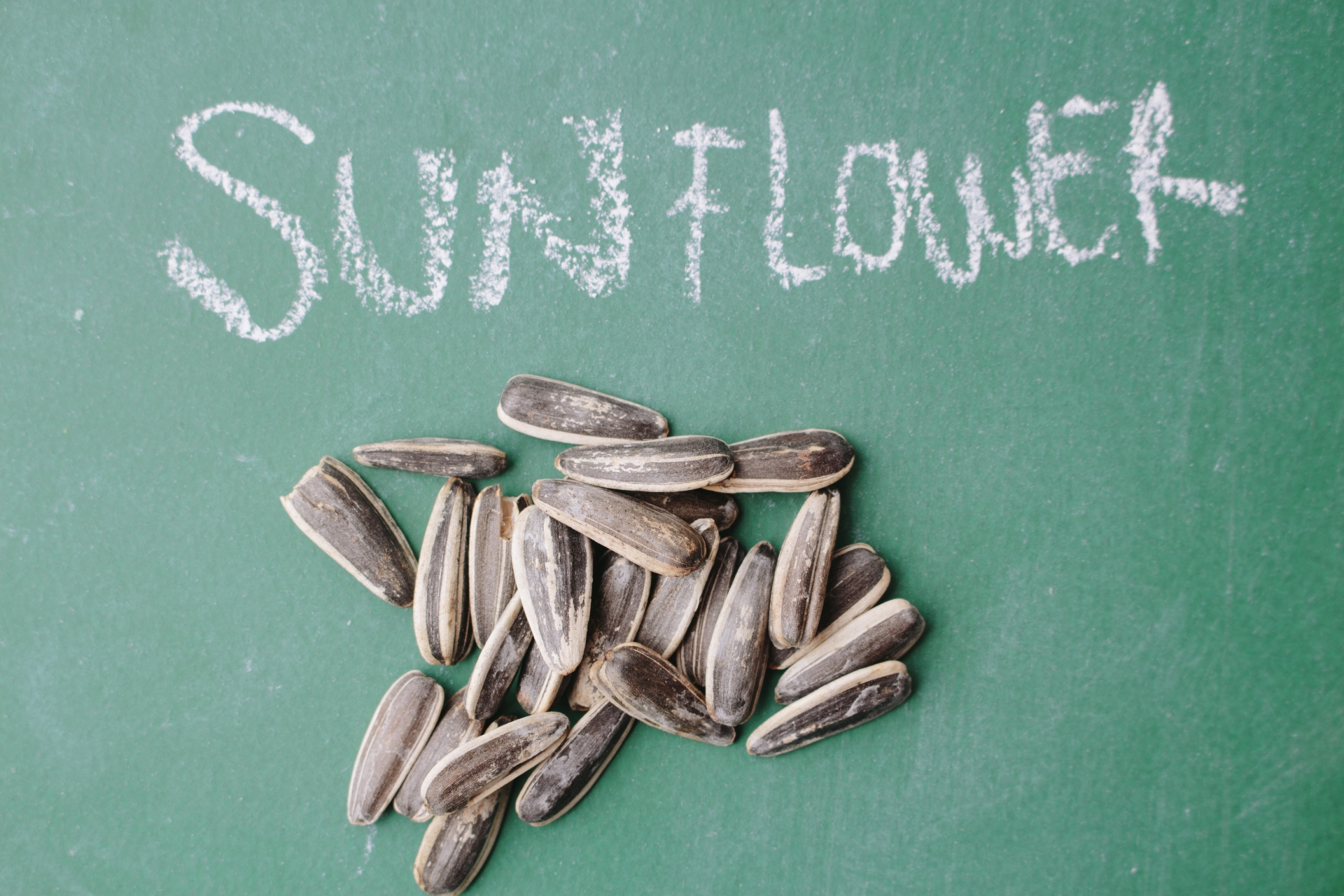 ひまわりの種の栄養や効果に注目！食べ方や摂取時の注意点も徹底解説ひまわりの種の栄養や効果に注目！食べ方や摂取時の注意点も徹底解説 – ナッツ ...